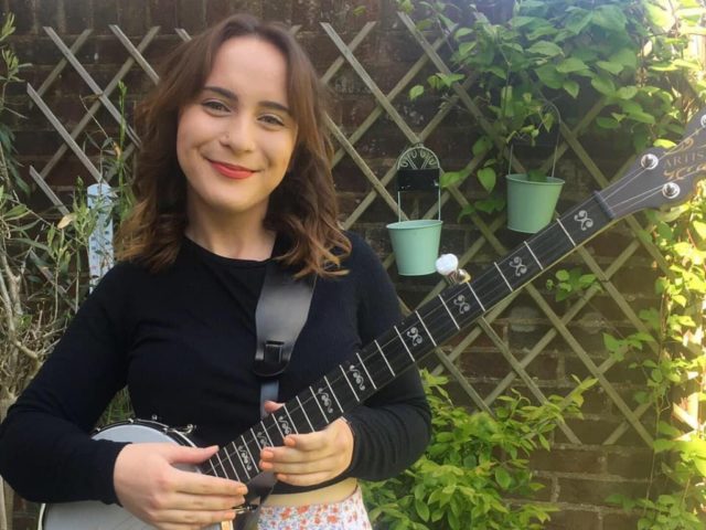 Summer By The River: Ellie McCann | London Bridge City